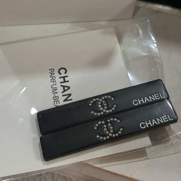 Chanel GWP | Accessories | Chanel Gwp Black Hair Clips With Rhinestone ...